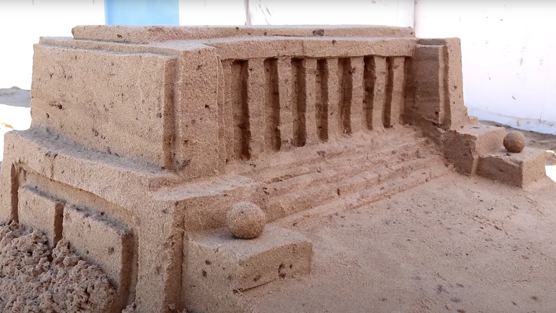 Así quedó la réplica del Monumento a la Bandera hecha en arena ...
